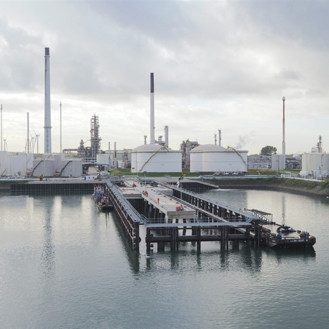 Jetty 5e Petroleumhaven | Waterbouw | Projecten